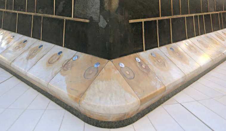 الشاذوران ما هو وما وظيفته حول الكعبة؟ | صحيفة الم...