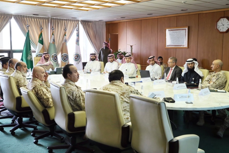صور.. عبدالله بن بندر يتعرف على جهود GAMI و SAMI ل...