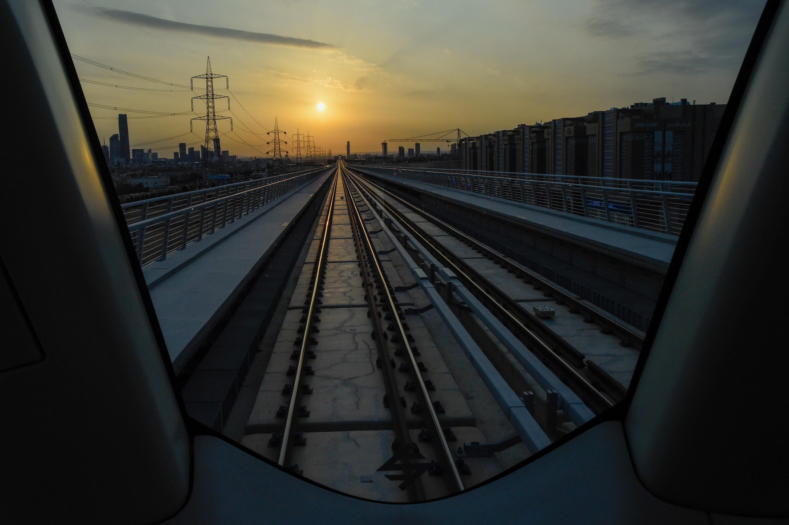 قطار الرياض: إعادة الخدمة بشكل كامل للمسار الأزرق ...